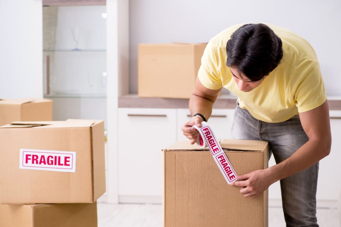 Tips Mudah Mengemas Barang Mudah Pecah - Saga Movers
